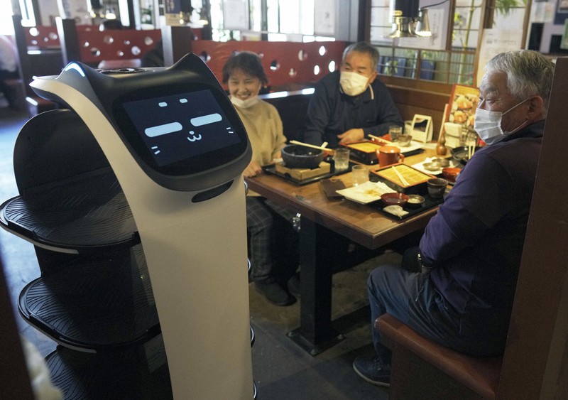 Sapporo soba noodle restaurant introduces food-serving cat robot, 1st ...