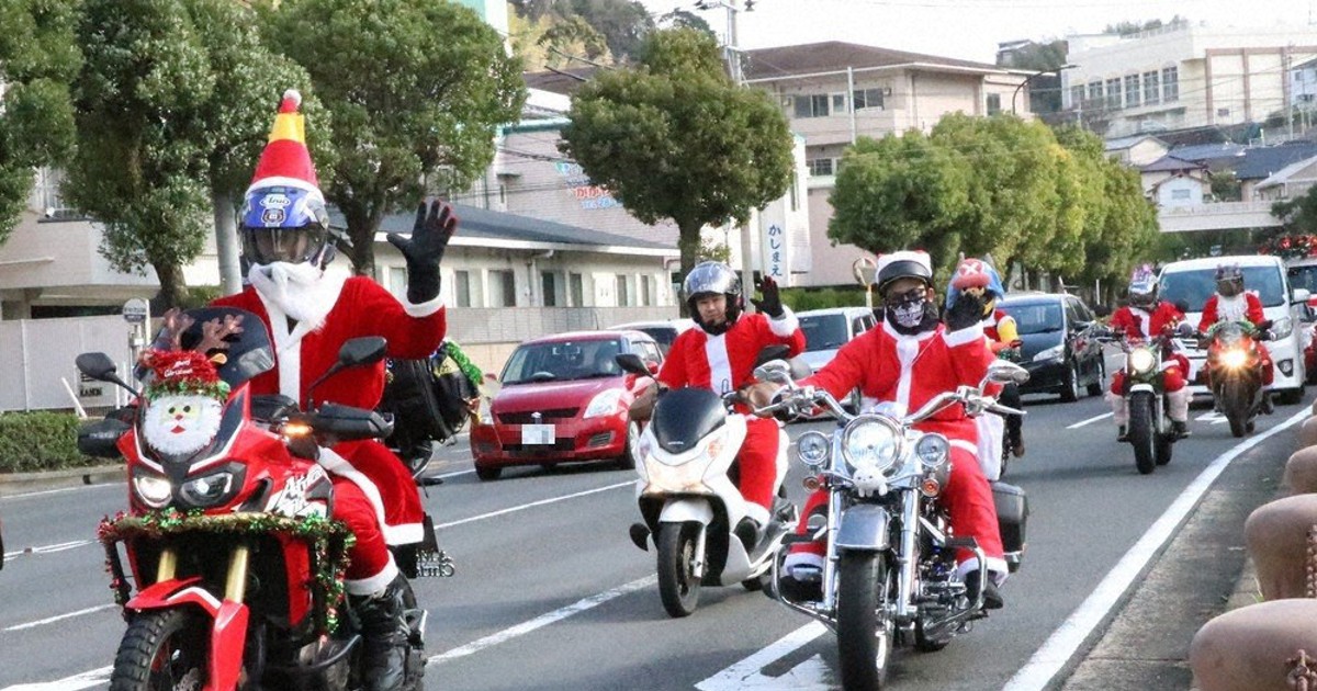 子どもたちを笑顔に サンタライダー登場 佐世保を駆け抜ける ／長崎 | 毎日新聞