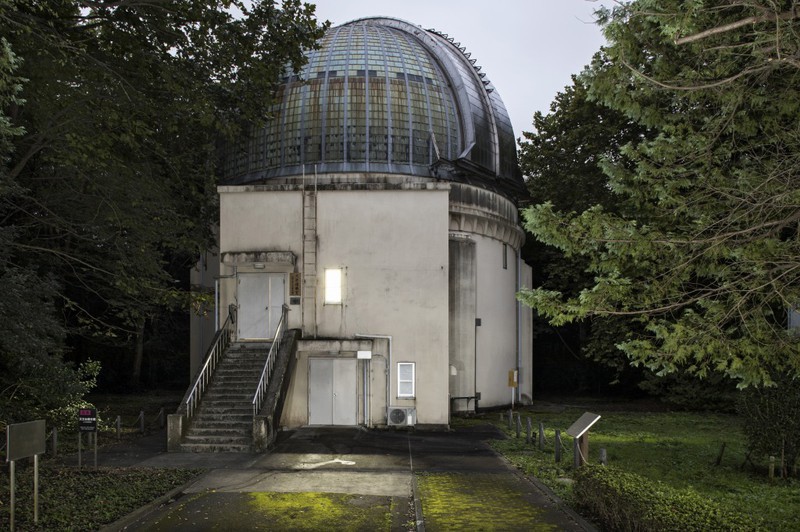 Retro Japan in Photos: Ex-equatorial room in suburban Tokyo displays ...