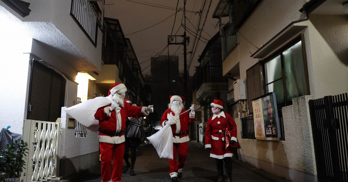 Ho ho ho! Volunteer Santas deliver presents to 4,700 kids in Japan ...