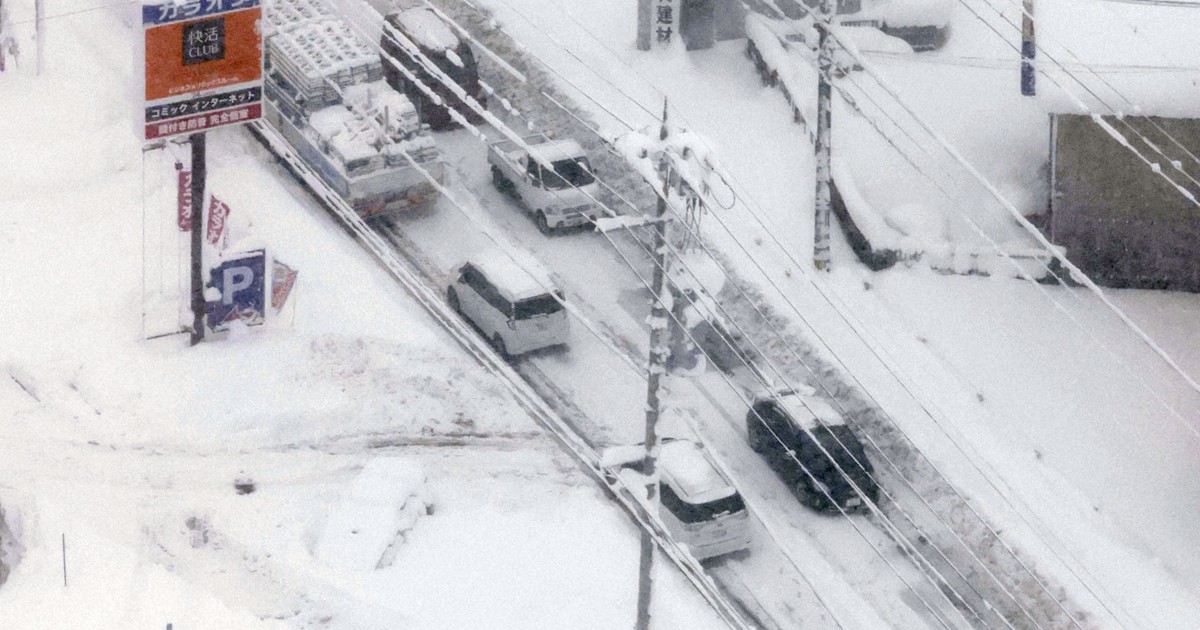 Heavy snow disrupts transportation, threatens to hit many areas of ...