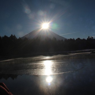 Crowds praying for safe 2022 take in 'Diamond Fuji' dawn over iconic ...