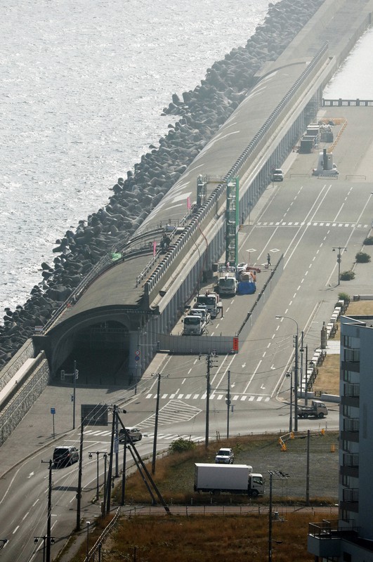 Retro Japan in Photos: Arched breakwater in Hokkaido, with a hint of ...