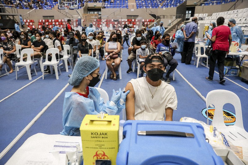 Philippines reports 3rd day of record virus cases - The Mainichi