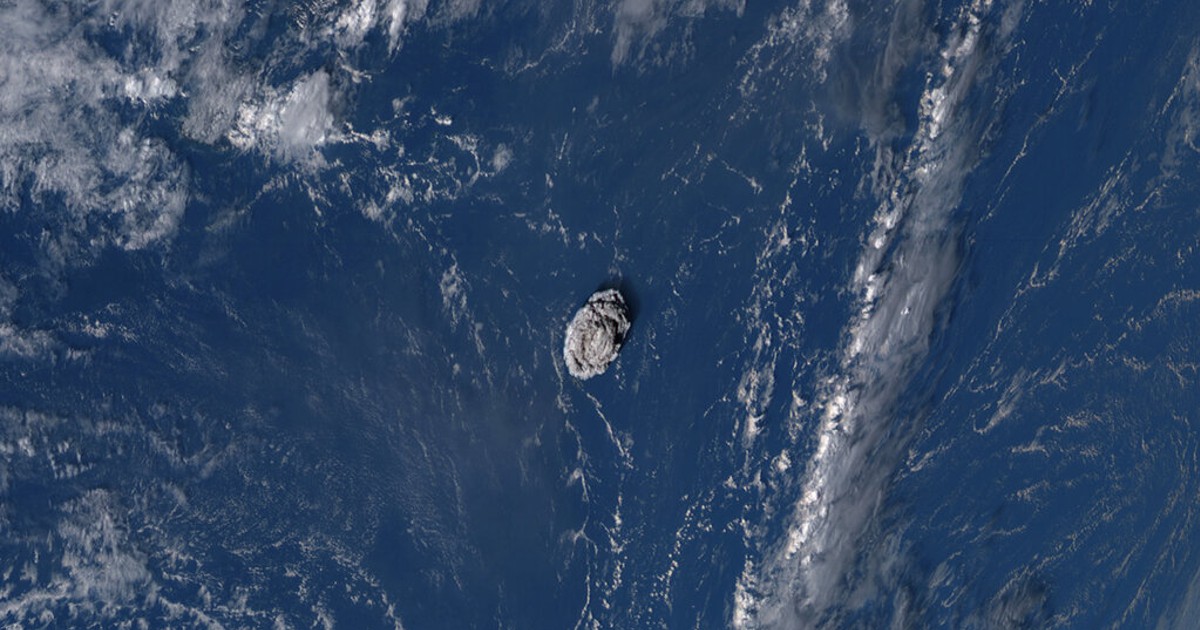 In Photos: Volcano erupts near Tonga - The Mainichi