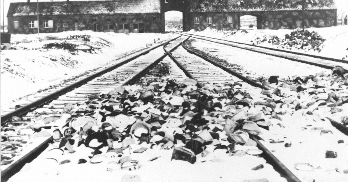 UN approves resolution condemning denial of Nazi Holocaust - The Mainichi