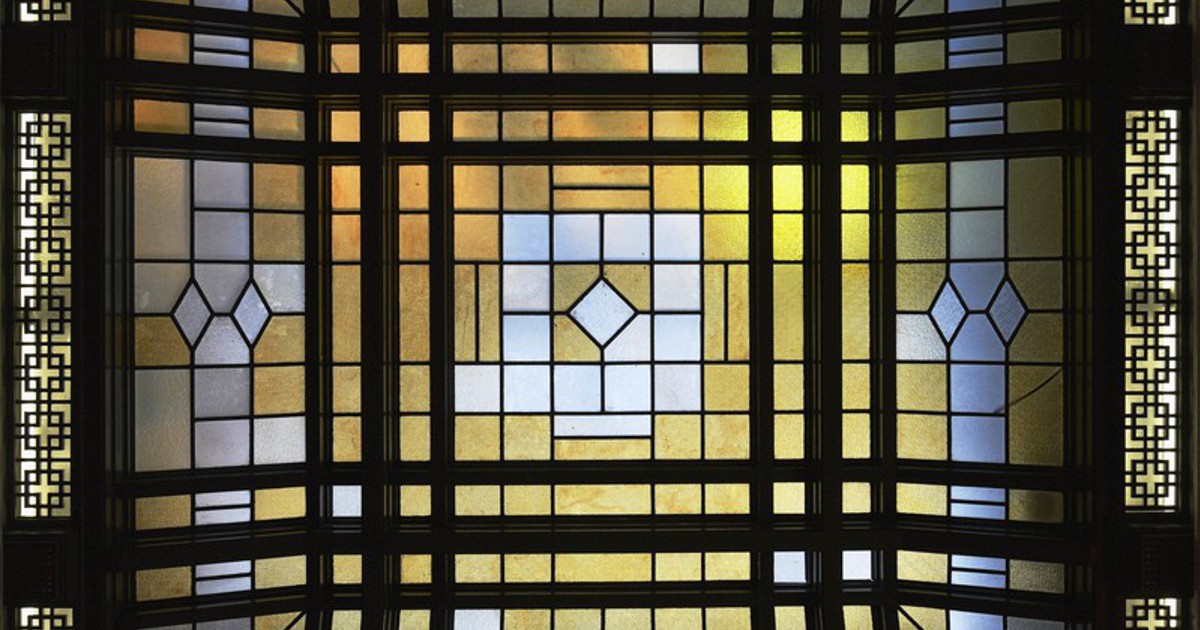 Retro Japan in Photos: Sun rays seeping through skylight brighten ...