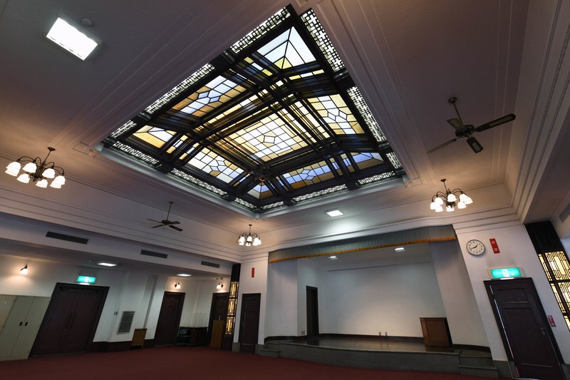 Retro Japan in Photos: Sun rays seeping through skylight brighten ...