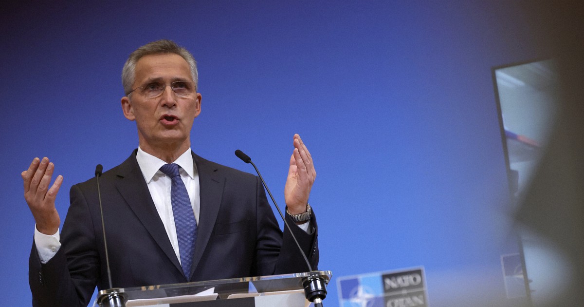 West hits back with sanctions as Russia pushes into Ukraine - The Mainichi