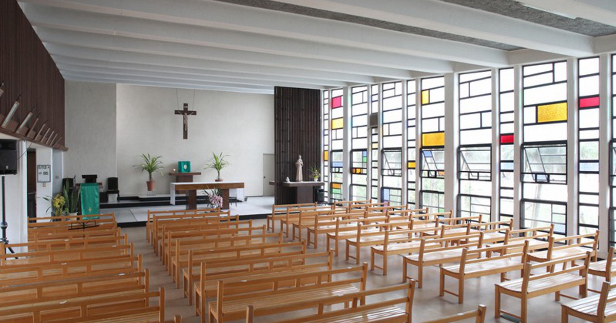 Retro Japan in Photos: 1958 Okinawa Catholic church studded with subtle ...