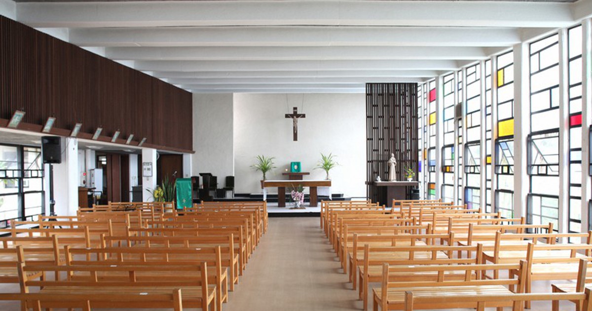 Retro Japan in Photos: 1958 Okinawa Catholic church studded with subtle ...