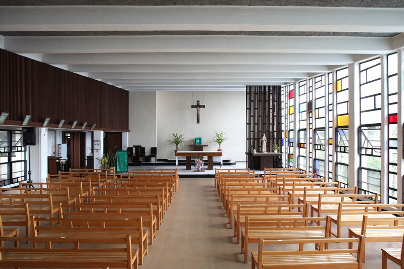 Retro Japan in Photos: 1958 Okinawa Catholic church studded with subtle ...