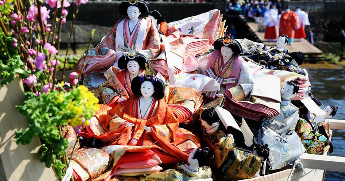 In Photos: 'Hina' dolls float on sea in Girls' Day ritual in west Japan ...