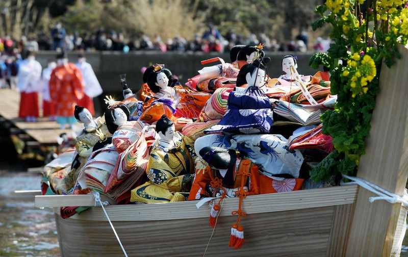 In Photos: 'Hina' dolls float on sea in Girls' Day ritual in west Japan ...