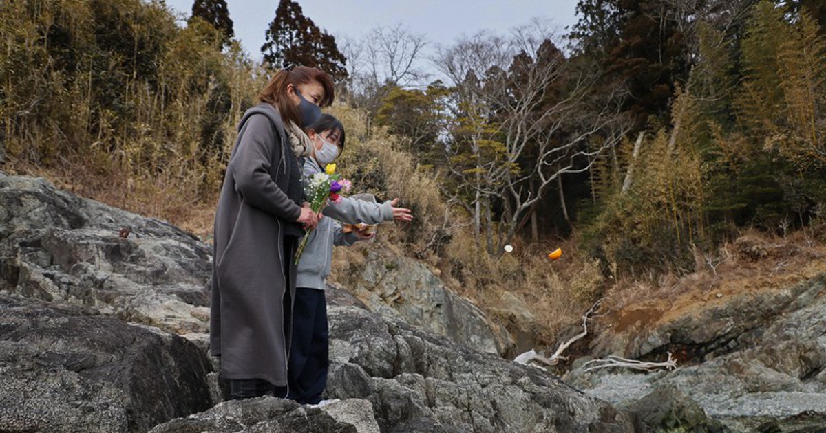 In Photos: People mourn victims of Great East Japan Earthquake, tsunami ...