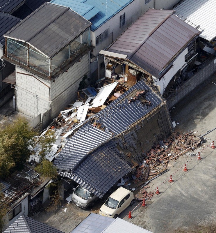 15歳のニュース 福島・宮城で震度6強 3人死亡、207人けが 「余震域」で相次ぐ | 毎日新聞