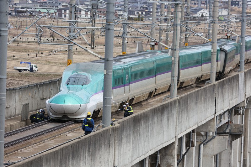 In Photos: Work to remove bullet train derailed by quake commences ...