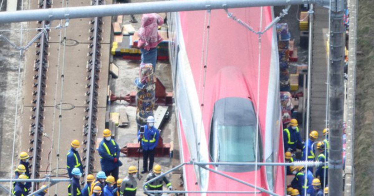 In Photos: Work to remove bullet train derailed by quake commences ...