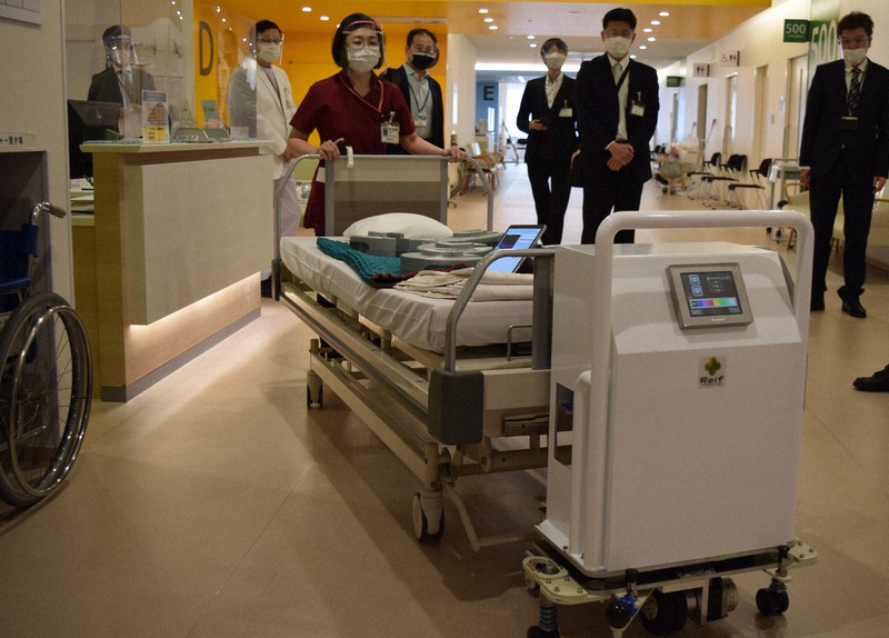 Japan hospital tests robot to assist caretakers moving heavy beds - The ...