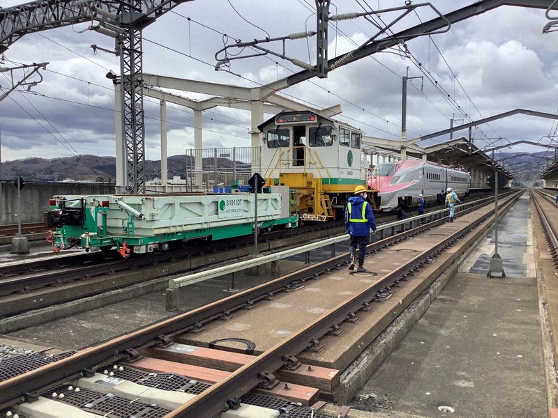Workers start removing derailed bullet train following March 16 ...