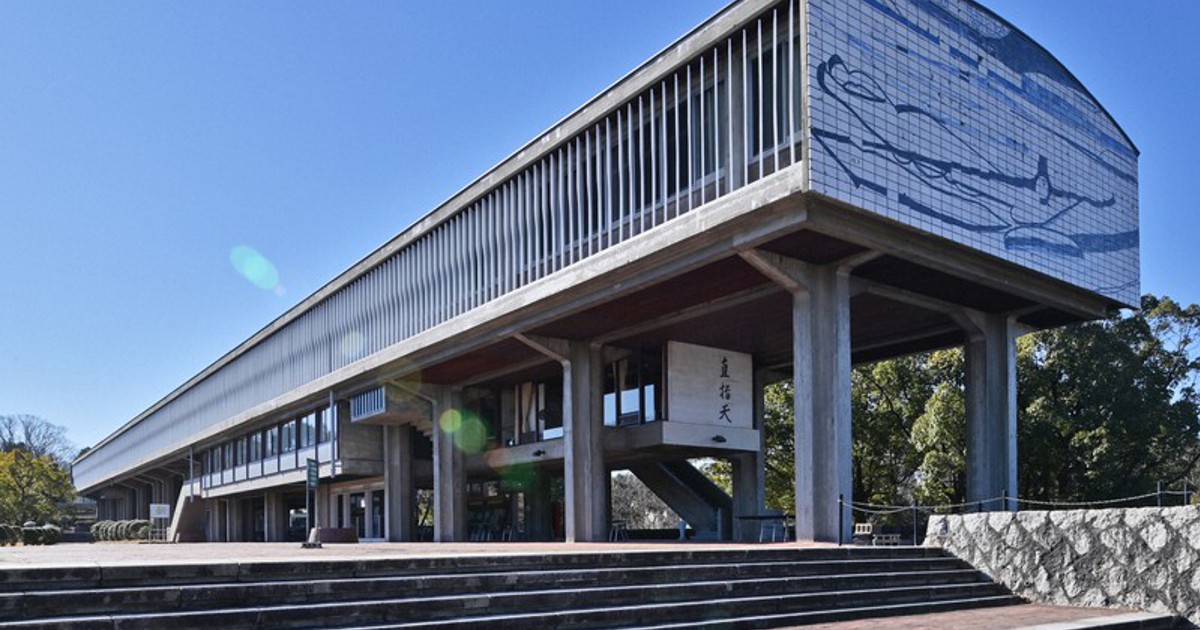 Retro Japan in Photos: Art college's large lecture hall has ...