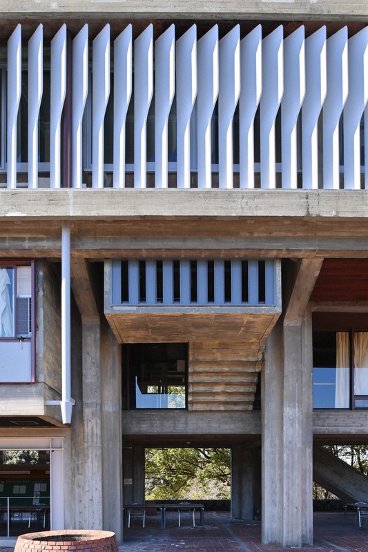 Retro Japan in Photos: Art college's large lecture hall has ...