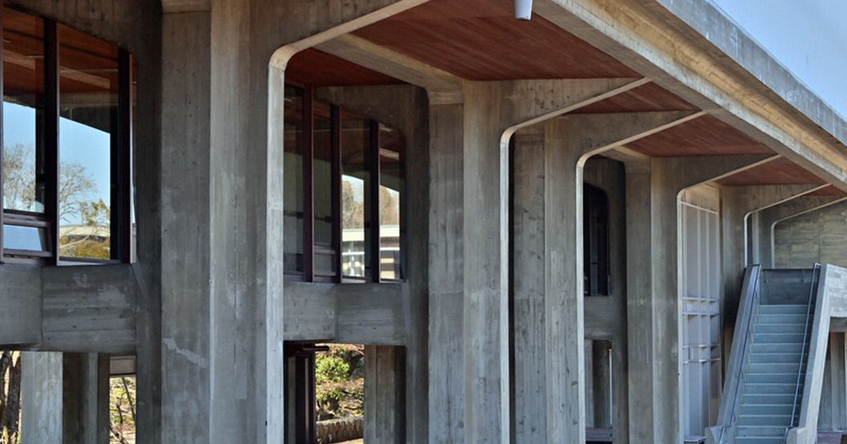 Retro Japan in Photos: Art college's large lecture hall has ...