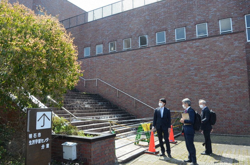A mummified body was found on the roof of a disused public library ...