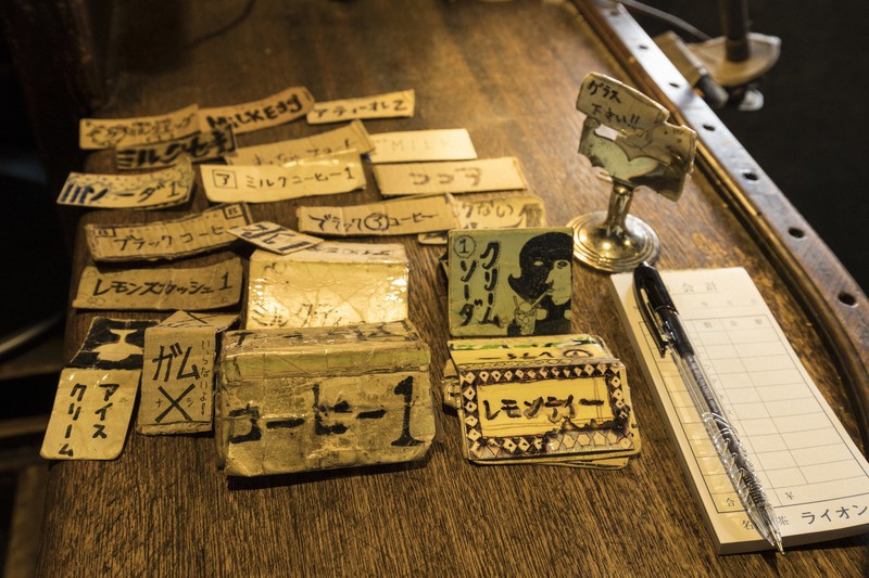 Retro Japan in Photos: Tokyo classical music cafe est. in 1926 ...