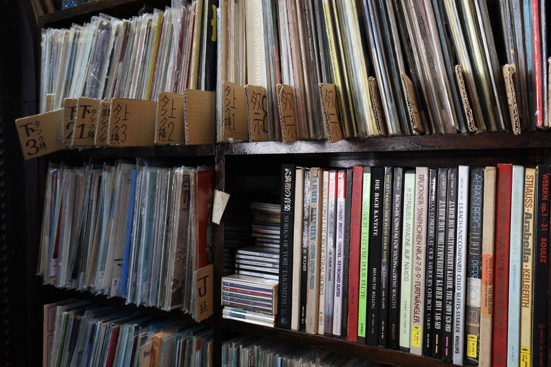 Retro Japan in Photos: Tokyo classical music cafe est. in 1926 ...