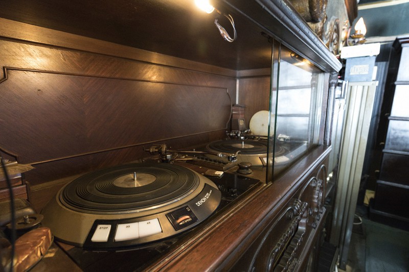 Retro Japan in Photos: Tokyo classical music cafe est. in 1926 ...