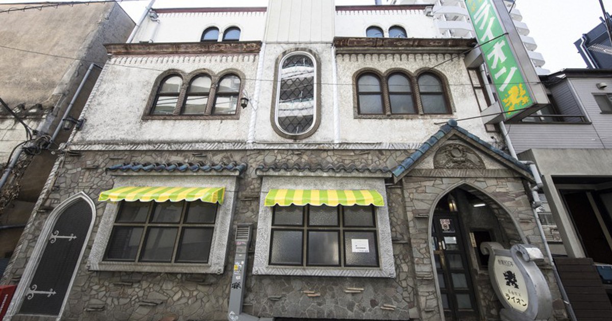 Retro Japan in Photos: Tokyo classical music cafe est. in 1926 ...