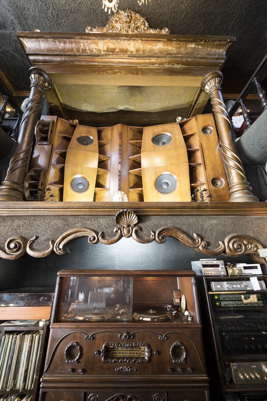 Retro Japan in Photos: Tokyo classical music cafe est. in 1926 ...