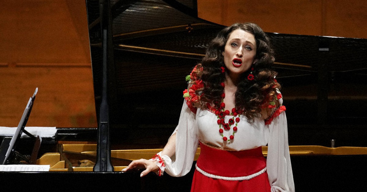 Ukrainian opera singer in Japan prays for peace in melody - The Mainichi