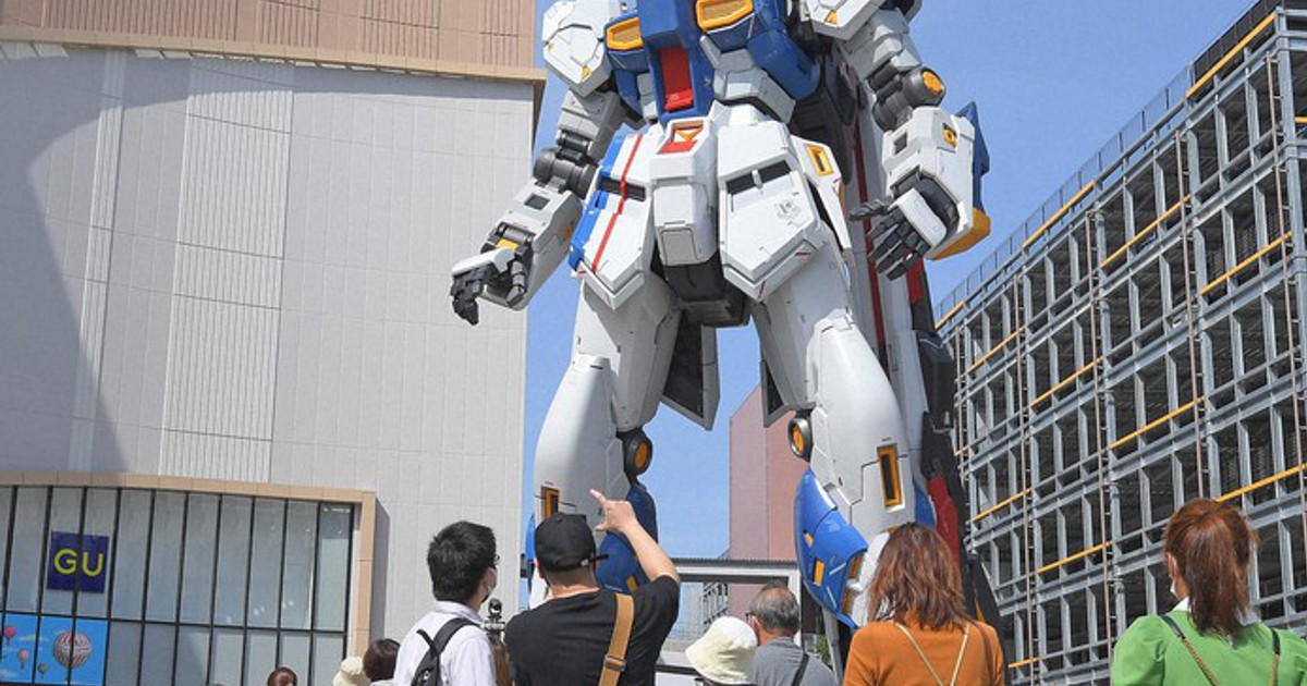 In Photos: Life-size Gundam towers over shoppers at giant Fukuoka mall ...