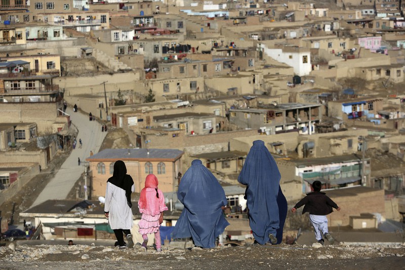 Afghanistan's Taliban order women to wear burqa in public - The Mainichi
