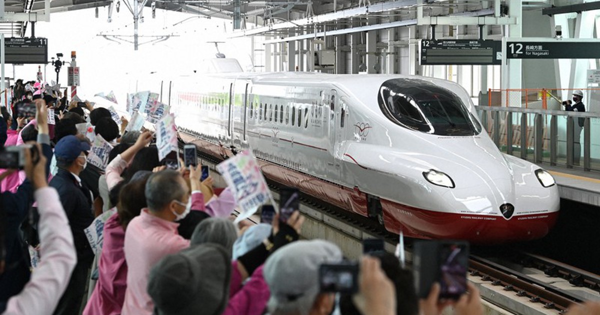 In Photos: Test runs of southwest Japan's new shinkansen bullet train ...