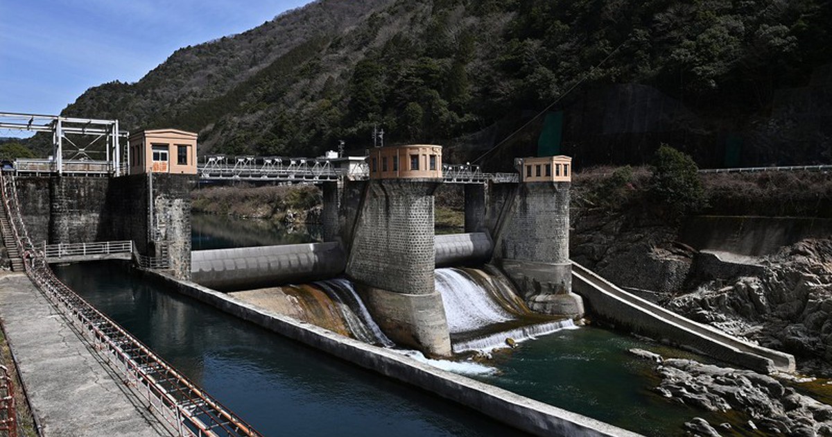 Retro Japan in Photos: Oldest roller dam in country in scenic canyon ...