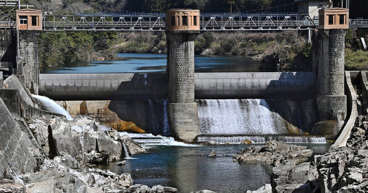 Retro Japan in Photos: Oldest roller dam in country in scenic canyon ...