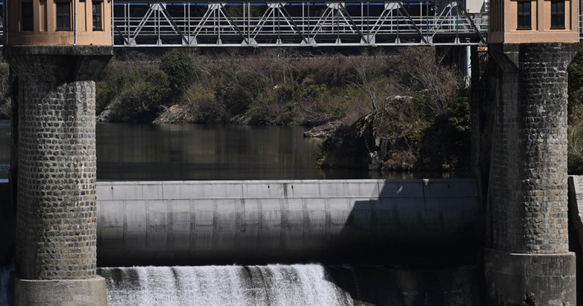 Retro Japan in Photos: Oldest roller dam in country in scenic canyon ...