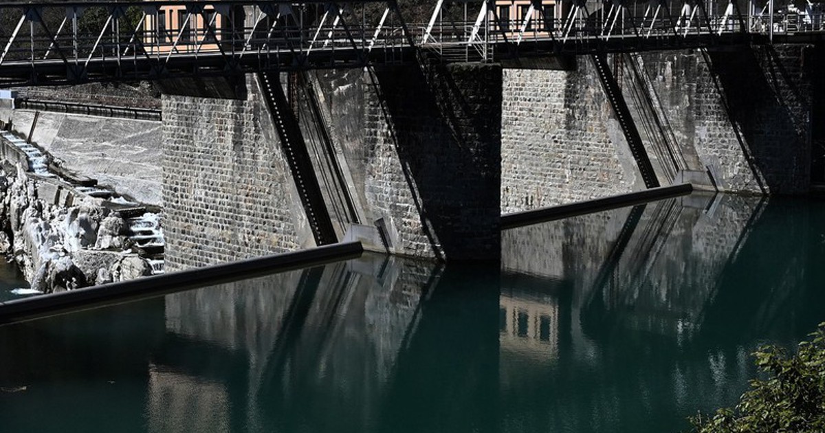 Retro Japan in Photos: Oldest roller dam in country in scenic canyon ...