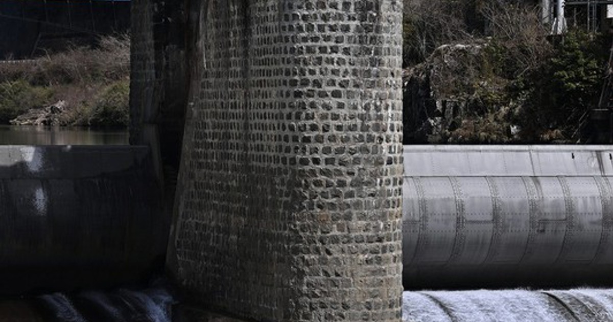 Retro Japan in Photos: Oldest roller dam in country in scenic canyon ...