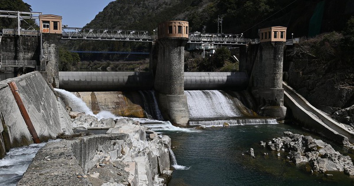 Retro Japan in Photos: Oldest roller dam in country in scenic canyon ...