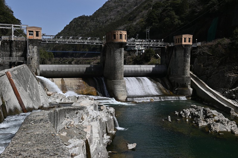 Retro Japan in Photos: Oldest roller dam in country in scenic canyon ...