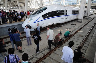 High-speed train derailment in China kills 1, injures 8 - The Mainichi