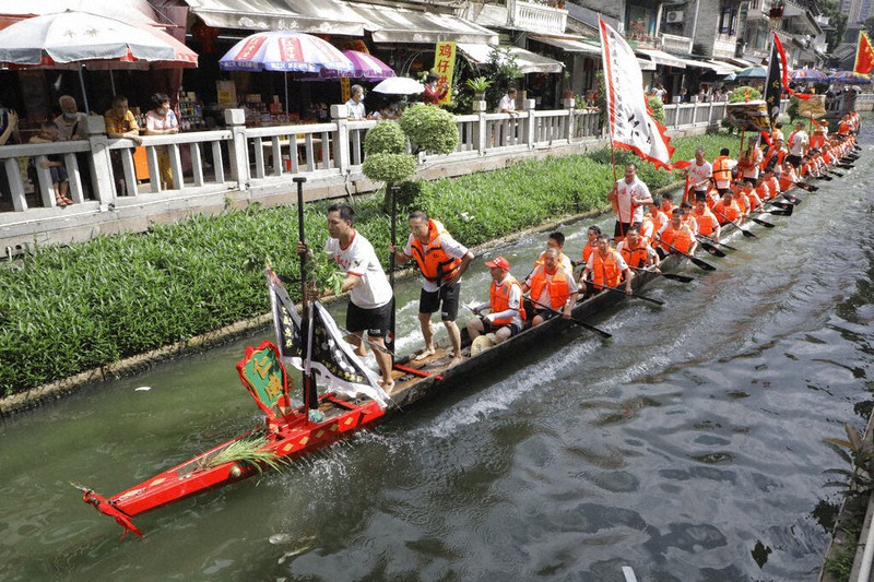 As COVID retreats, dragon boat tradition back in south China - The Mainichi