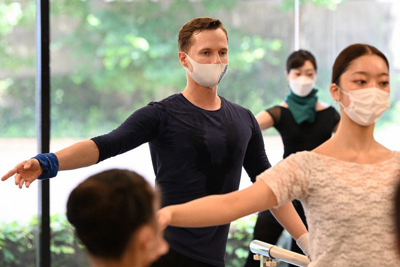 In Photos: Twin dancers from Ukraine to perform in charity ballet show ...