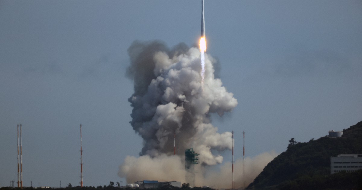 S. Korea runs 1st successful homegrown space rocket launch - The Mainichi