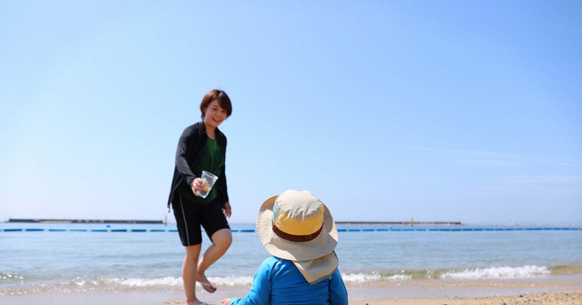 In Photos: Families soak up the fun at popular Kobe beach - The Mainichi