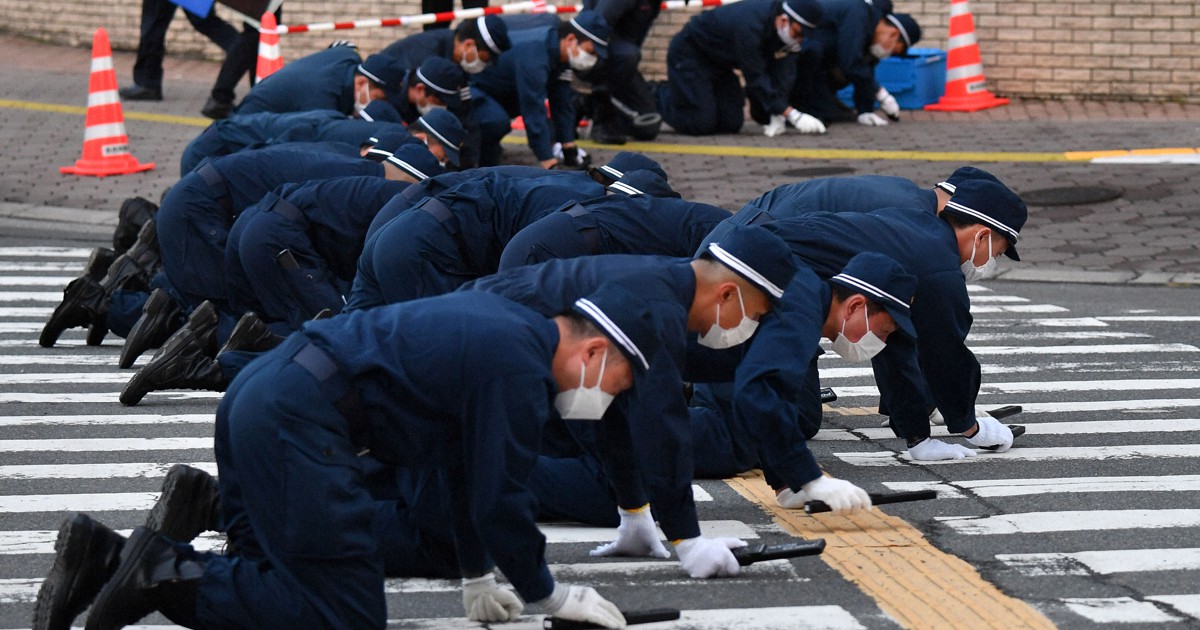Policeman guarding Japan ex-PM Abe distracted by bicycles and missed ...